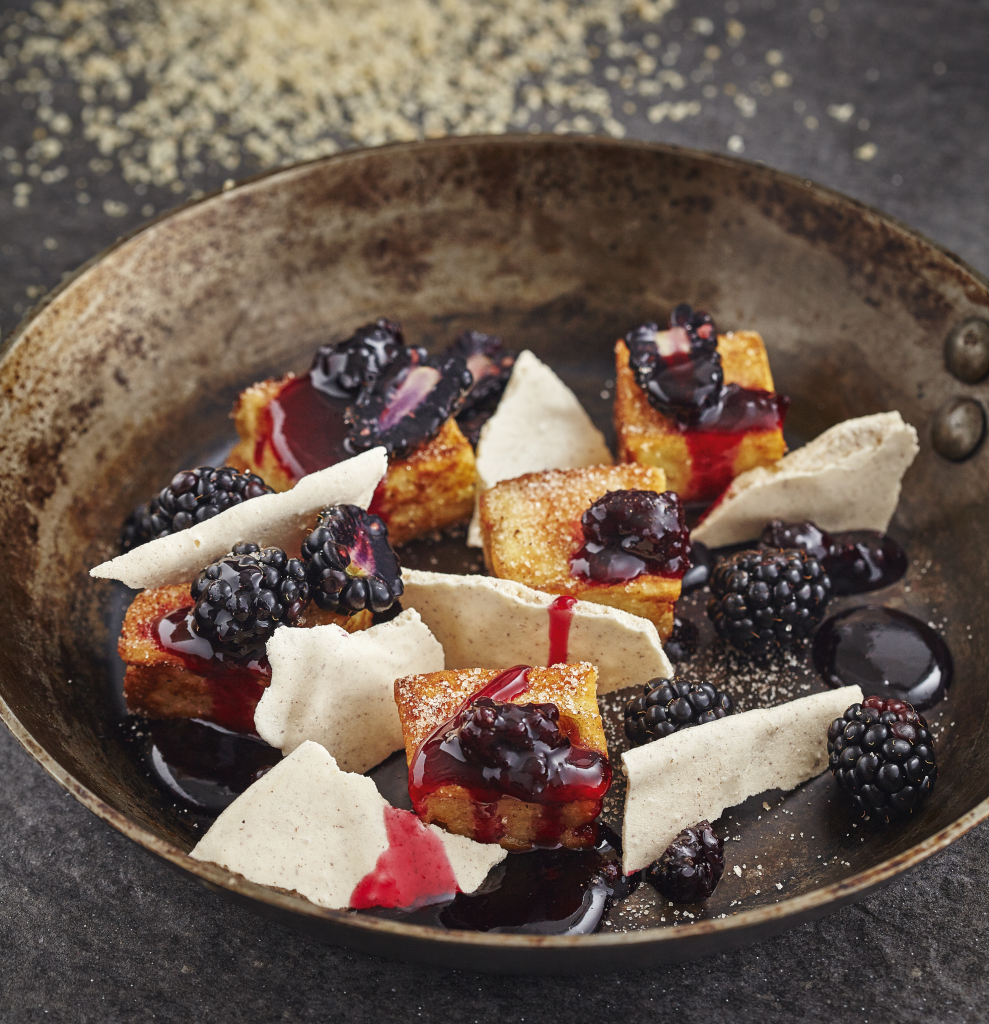 Fattiga riddare med björnbär, kanelmaräng och riven mandel • Vin, sprit ...