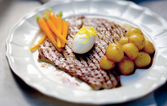 Grillad kalvschnitzel med sojafräst potatis • Vin, sprit, öl och cider ...