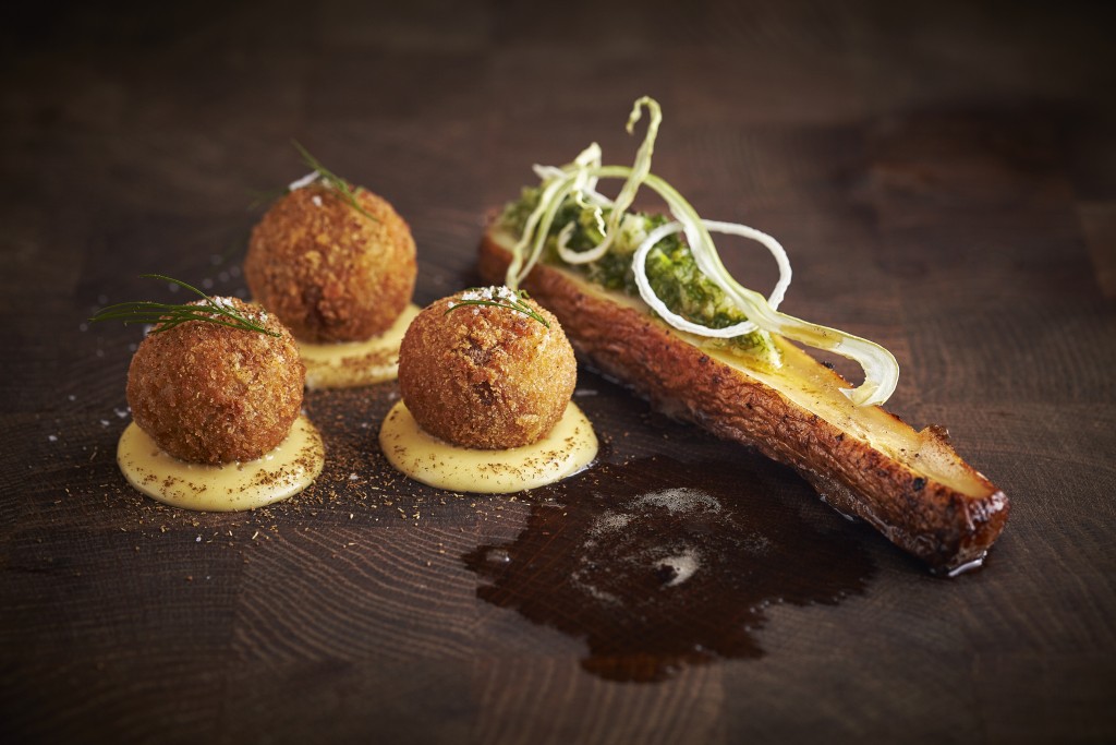 Bakad palsternacka med ostdressing, fänkål och fläskkroketter • Vin ...